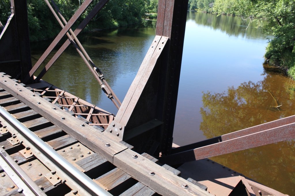 FOXY Pine River Bridge